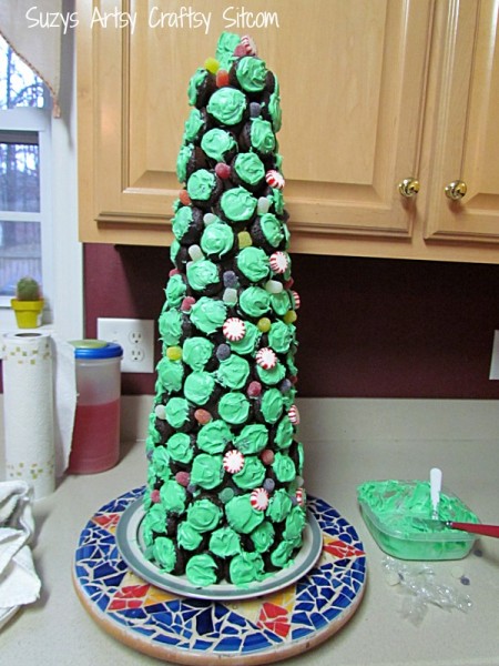 DIY Mini Cupcake Holiday Tree – Suzy's Artsy Craftsy Sitcom
